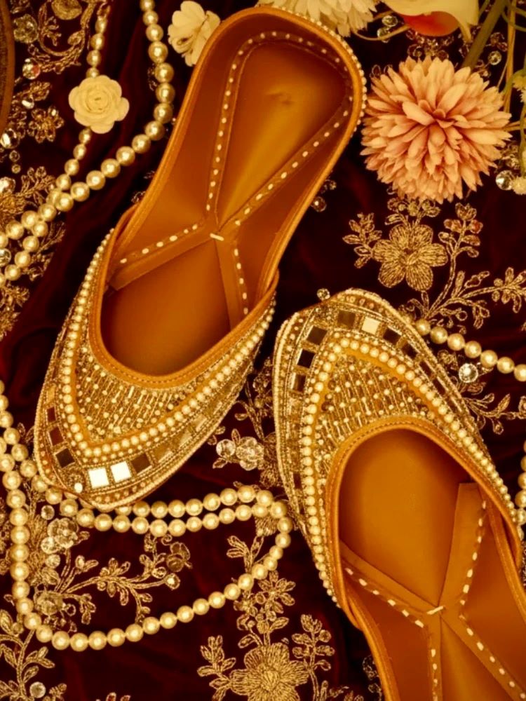 Latest Punjabi Jutti Trends Taking Over Instagram | Bebuzee Blog